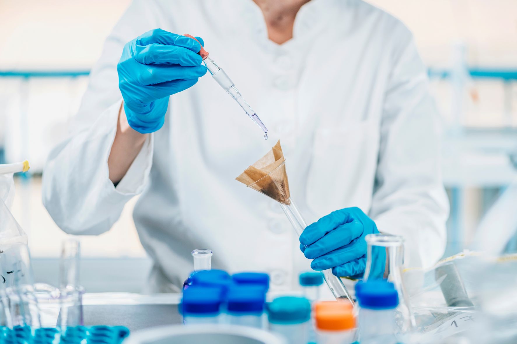 Canabinoides: o que é um produto de grau farmacêutico? - EndoPure Academy